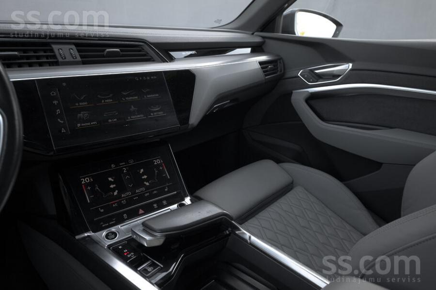 Pelēks Audi E-Tron 2020 Jelgava, ar dzinēja tilpumu 0.00 L un nobraukumu 156 tūkst. km par 24000 €, foto 12 vietnē AUTOMOTO.COM.LV