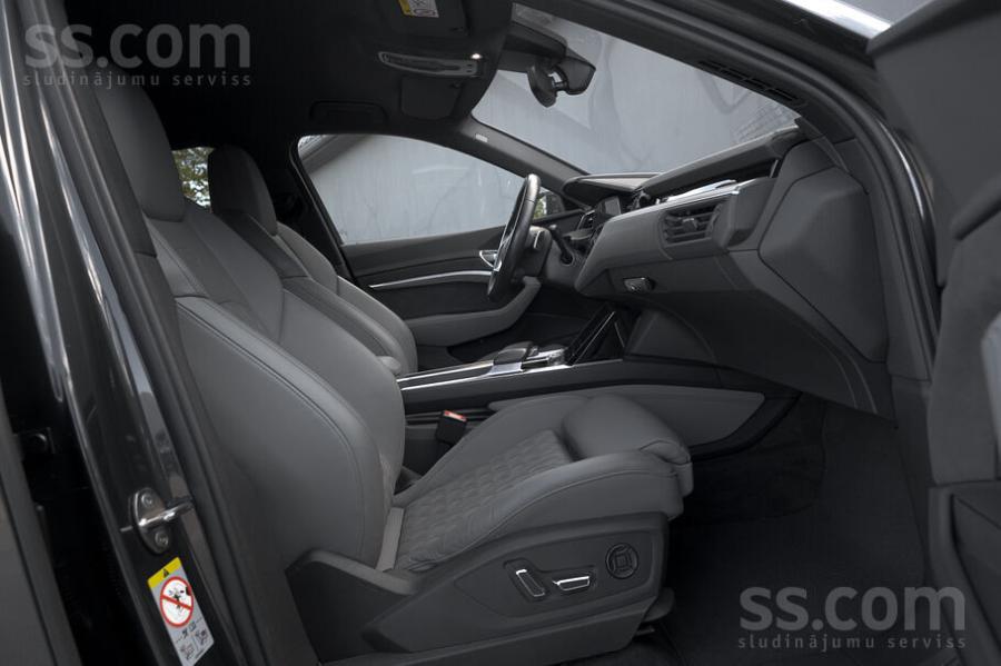 Pelēks Audi E-Tron 2020 Jelgava, ar dzinēja tilpumu 0.00 L un nobraukumu 156 tūkst. km par 24000 €, foto 13 vietnē AUTOMOTO.COM.LV