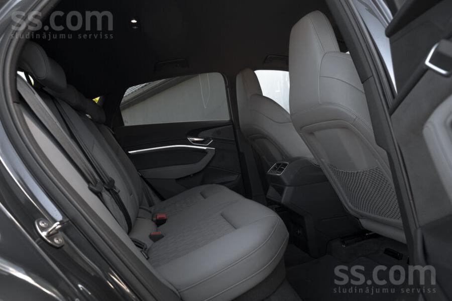 Pelēks Audi E-Tron 2020 Jelgava, ar dzinēja tilpumu 0.00 L un nobraukumu 156 tūkst. km par 24000 €, foto 15 vietnē AUTOMOTO.COM.LV