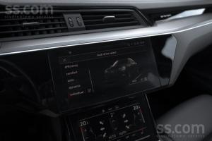 Pelēks Audi E-Tron 2020 Jelgava, ar dzinēja tilpumu 0.00 L un nobraukumu 156 tūkst. km par 24000 €, foto 20 vietnē AUTOMOTO.COM.LV
