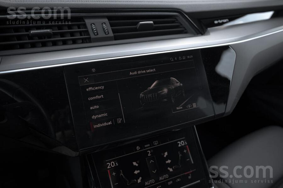 Pelēks Audi E-Tron 2020 Jelgava, ar dzinēja tilpumu 0.00 L un nobraukumu 156 tūkst. km par 24000 €, foto 20 vietnē AUTOMOTO.COM.LV