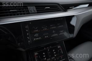 Pelēks Audi E-Tron 2020 Jelgava, ar dzinēja tilpumu 0.00 L un nobraukumu 156 tūkst. km par 24000 €, foto 21 vietnē AUTOMOTO.COM.LV