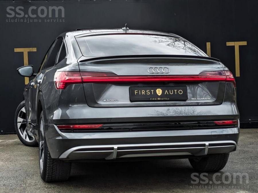 Pelēks Audi E-Tron 2020 Tukums, ar dzinēja tilpumu 0.00 L un nobraukumu 130 tūkst. km par 25990 €, foto 4 vietnē AUTOMOTO.COM.LV