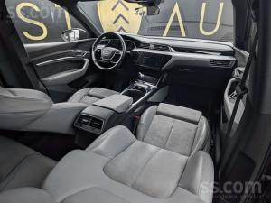 Pelēks Audi E-Tron 2020 Tukums, ar dzinēja tilpumu 0.00 L un nobraukumu 130 tūkst. km par 25990 €, foto 6 vietnē AUTOMOTO.COM.LV