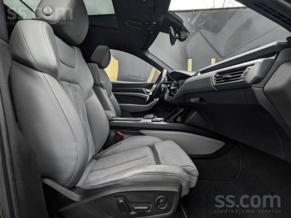 Pelēks Audi E-Tron 2020 Tukums, ar dzinēja tilpumu 0.00 L un nobraukumu 130 tūkst. km par 25990 €, foto 6 vietnē AUTOMOTO.COM.LV