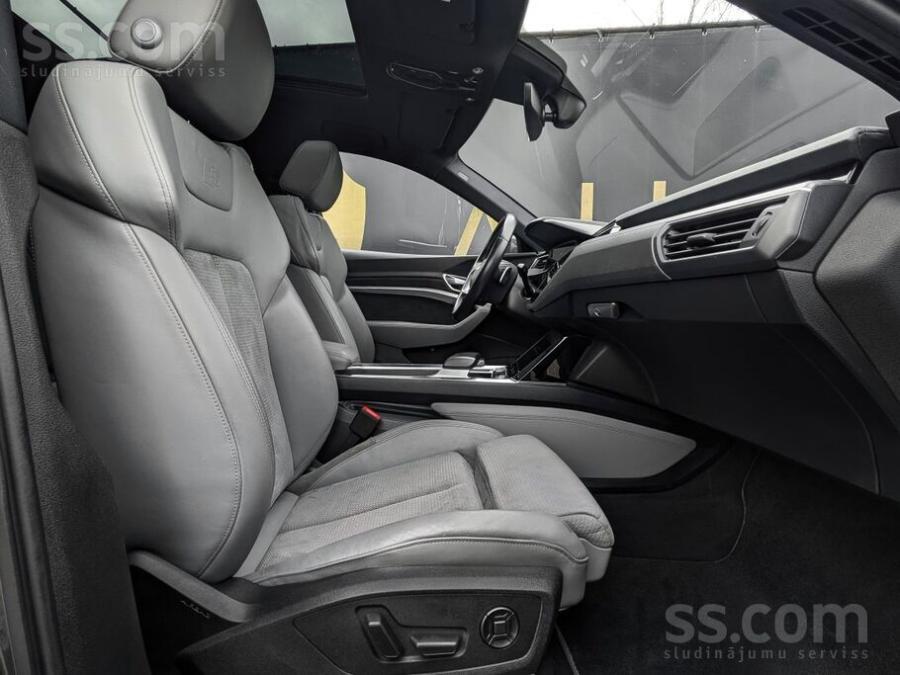 Pelēks Audi E-Tron 2020 Tukums, ar dzinēja tilpumu 0.00 L un nobraukumu 130 tūkst. km par 25990 €, foto 7 vietnē AUTOMOTO.COM.LV