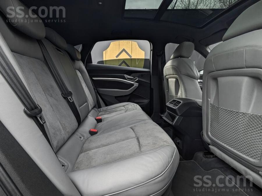 Pelēks Audi E-Tron 2020 Tukums, ar dzinēja tilpumu 0.00 L un nobraukumu 130 tūkst. km par 25990 €, foto 8 vietnē AUTOMOTO.COM.LV