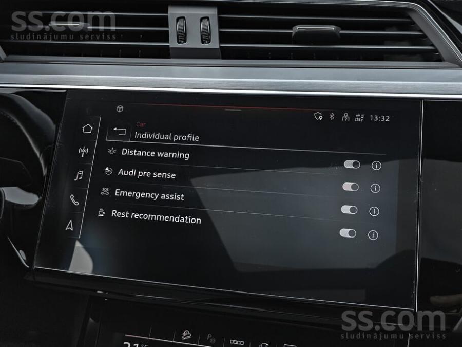 Pelēks Audi E-Tron 2020 Tukums, ar dzinēja tilpumu 0.00 L un nobraukumu 130 tūkst. km par 25990 €, foto 22 vietnē AUTOMOTO.COM.LV