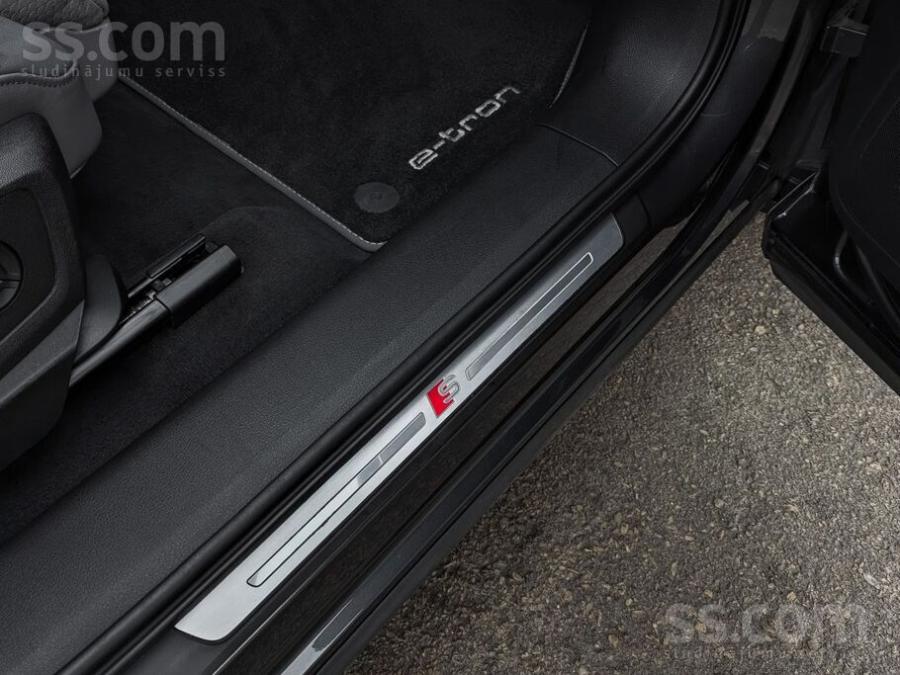 Pelēks Audi E-Tron 2020 Tukums, ar dzinēja tilpumu 0.00 L un nobraukumu 130 tūkst. km par 25990 €, foto 24 vietnē AUTOMOTO.COM.LV