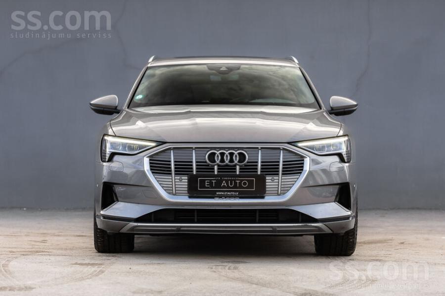 Pelēks Audi E-Tron 2020 Jelgava, ar dzinēja tilpumu 0.00 L un nobraukumu 137 tūkst. km par 23000 €, foto 3 vietnē AUTOMOTO.COM.LV
