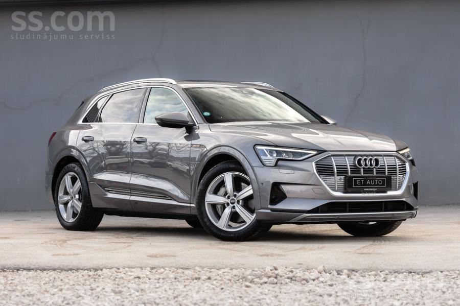 Pelēks Audi E-Tron 2020 Jelgava, ar dzinēja tilpumu 0.00 L un nobraukumu 137 tūkst. km par 23000 €, foto 4 vietnē AUTOMOTO.COM.LV