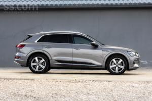 Pelēks Audi E-Tron 2020 Jelgava, ar dzinēja tilpumu 0.00 L un nobraukumu 137 tūkst. km par 23000 €, foto 5 vietnē AUTOMOTO.COM.LV