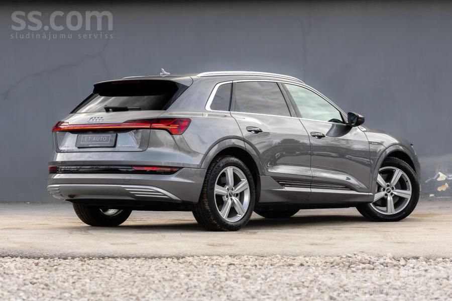 Pelēks Audi E-Tron 2020 Jelgava, ar dzinēja tilpumu 0.00 L un nobraukumu 137 tūkst. km par 23000 €, foto 6 vietnē AUTOMOTO.COM.LV
