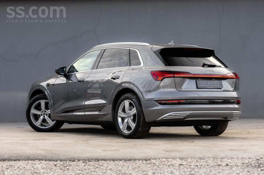 Pelēks Audi E-Tron 2020 Jelgava, ar dzinēja tilpumu 0.00 L un nobraukumu 137 tūkst. km par 23000 €, foto 8 vietnē AUTOMOTO.COM.LV