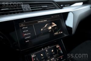 Pelēks Audi E-Tron 2020 Jelgava, ar dzinēja tilpumu 0.00 L un nobraukumu 137 tūkst. km par 23000 €, foto 24 vietnē AUTOMOTO.COM.LV