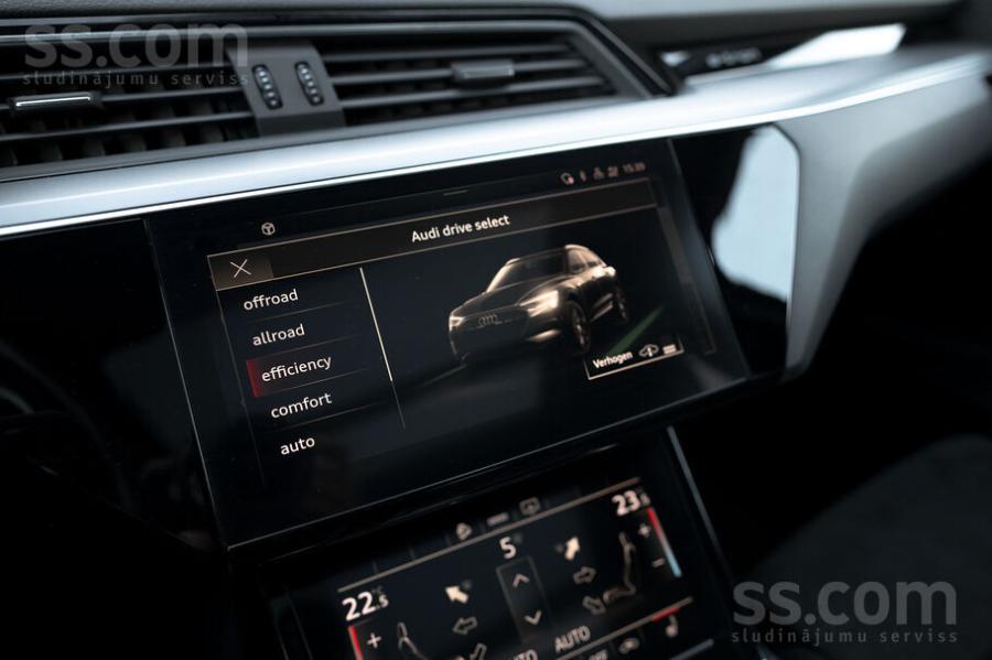 Pelēks Audi E-Tron 2020 Jelgava, ar dzinēja tilpumu 0.00 L un nobraukumu 137 tūkst. km par 23000 €, foto 24 vietnē AUTOMOTO.COM.LV