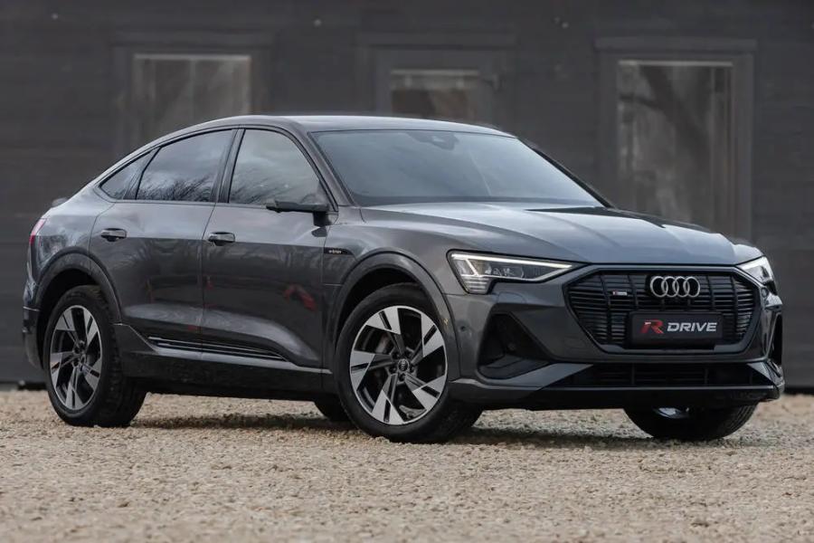 Grey Audi E-Tron 2020 in Jelgava, with an engine capacity of 0.00 L and mileage of 168 thousand km for 25900 €, photo 1 on AUTOMOTO.COM.LV
