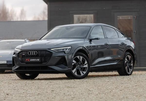 Серый Ауди E-Tron 2020 в Елгава, объемом двигателя 0.00 л и пробегом 168 тыс. км за 25900 €, фото 3 на AUTOMOTO.COM.LV