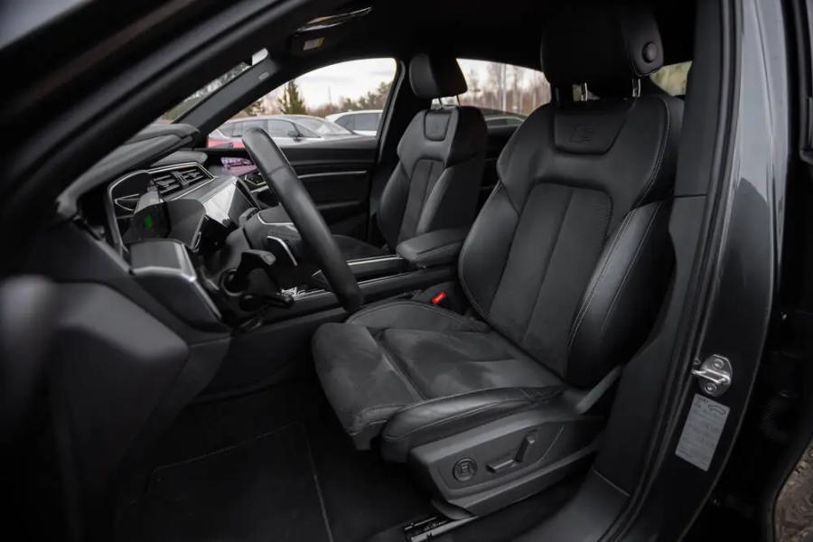 Grey Audi E-Tron 2020 in Jelgava, with an engine capacity of 0.00 L and mileage of 168 thousand km for 25900 €, photo 11 on AUTOMOTO.COM.LV