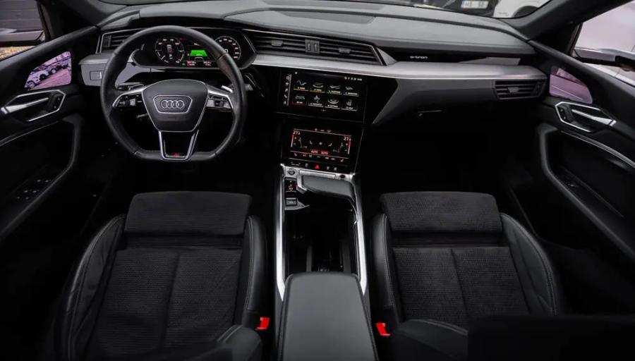 Grey Audi E-Tron 2020 in Jelgava, with an engine capacity of 0.00 L and mileage of 168 thousand km for 25900 €, photo 12 on AUTOMOTO.COM.LV