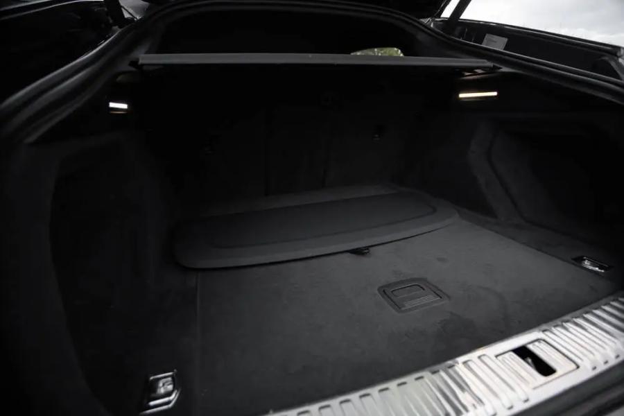 Grey Audi E-Tron 2020 in Jelgava, with an engine capacity of 0.00 L and mileage of 168 thousand km for 25900 €, photo 15 on AUTOMOTO.COM.LV