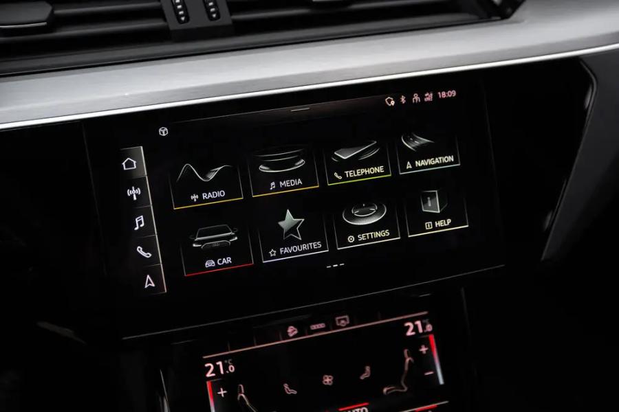 Grey Audi E-Tron 2020 in Jelgava, with an engine capacity of 0.00 L and mileage of 168 thousand km for 25900 €, photo 18 on AUTOMOTO.COM.LV