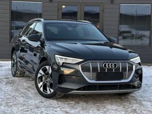 Pelēks Audi E-Tron 2020 Jelgava, ar dzinēja tilpumu 0.00 L un nobraukumu 150 tūkst. km par 22900 €, foto  vietnē AUTOMOTO.COM.LV