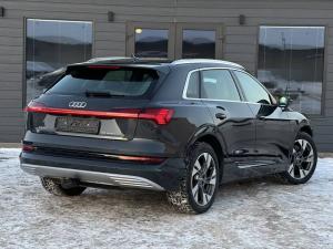 Pelēks Audi E-Tron 2020 Jelgava, ar dzinēja tilpumu 0.00 L un nobraukumu 150 tūkst. km par 22900 €, foto 5 vietnē AUTOMOTO.COM.LV