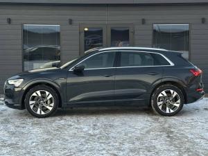 Pelēks Audi E-Tron 2020 Jelgava, ar dzinēja tilpumu 0.00 L un nobraukumu 150 tūkst. km par 22900 €, foto 6 vietnē AUTOMOTO.COM.LV