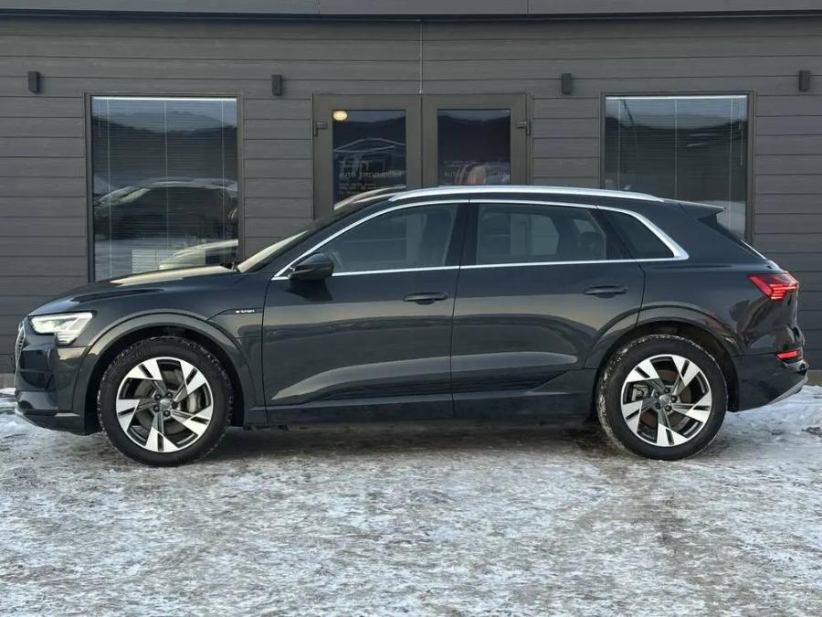 Pelēks Audi E-Tron 2020 Jelgava, ar dzinēja tilpumu 0.00 L un nobraukumu 150 tūkst. km par 22900 €, foto 6 vietnē AUTOMOTO.COM.LV