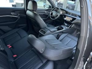 Pelēks Audi E-Tron 2020 Jelgava, ar dzinēja tilpumu 0.00 L un nobraukumu 150 tūkst. km par 22900 €, foto 8 vietnē AUTOMOTO.COM.LV
