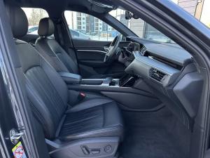 Pelēks Audi E-Tron 2020 Jelgava, ar dzinēja tilpumu 0.00 L un nobraukumu 150 tūkst. km par 22900 €, foto 9 vietnē AUTOMOTO.COM.LV