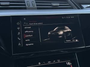 Pelēks Audi E-Tron 2020 Jelgava, ar dzinēja tilpumu 0.00 L un nobraukumu 150 tūkst. km par 22900 €, foto 14 vietnē AUTOMOTO.COM.LV