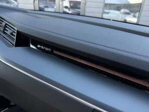 Pelēks Audi E-Tron 2020 Jelgava, ar dzinēja tilpumu 0.00 L un nobraukumu 150 tūkst. km par 22900 €, foto 17 vietnē AUTOMOTO.COM.LV