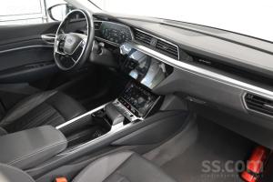 Pelēks Audi E-Tron 2020 Rīga, ar dzinēja tilpumu 0.00 L un nobraukumu 116 tūkst. km par 29990 €, foto 16 vietnē AUTOMOTO.COM.LV