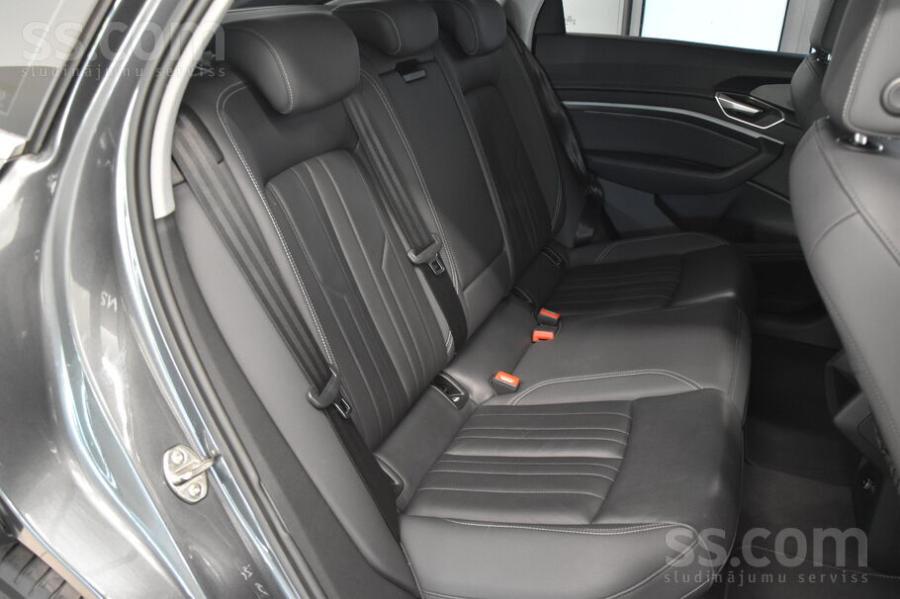 Pelēks Audi E-Tron 2020 Rīga, ar dzinēja tilpumu 0.00 L un nobraukumu 116 tūkst. km par 29990 €, foto 18 vietnē AUTOMOTO.COM.LV