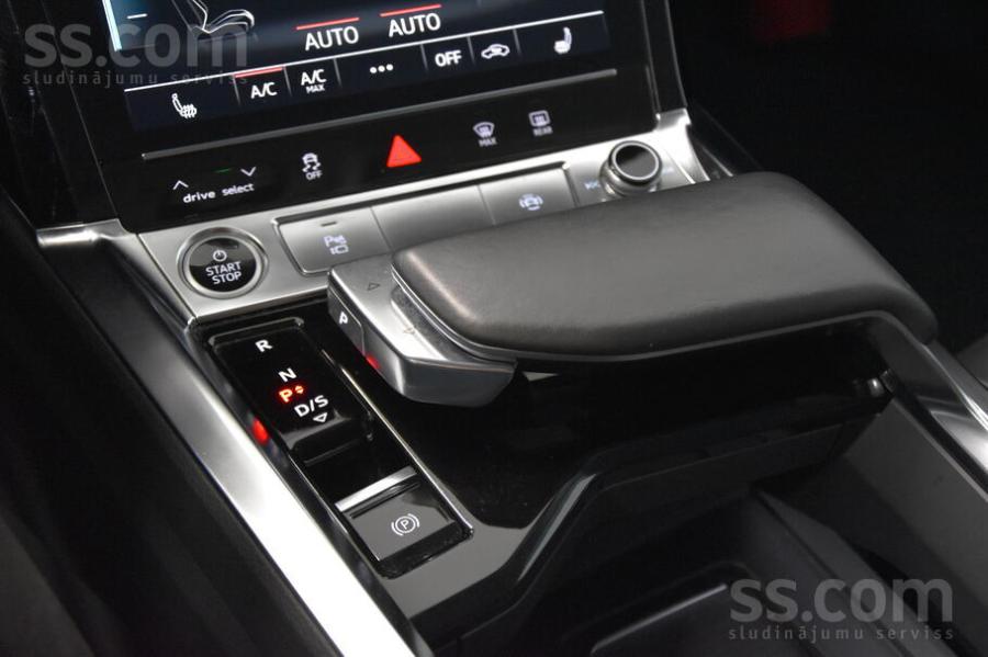 Pelēks Audi E-Tron 2020 Rīga, ar dzinēja tilpumu 0.00 L un nobraukumu 116 tūkst. km par 29990 €, foto 19 vietnē AUTOMOTO.COM.LV
