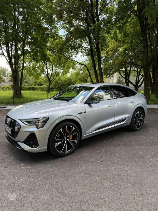 Серый Ауди E-Tron 2020 в Каунас, объемом двигателя 0.00 л и пробегом 69 тыс. км за 34485 €, фото 3 на AUTOMOTO.COM.LV