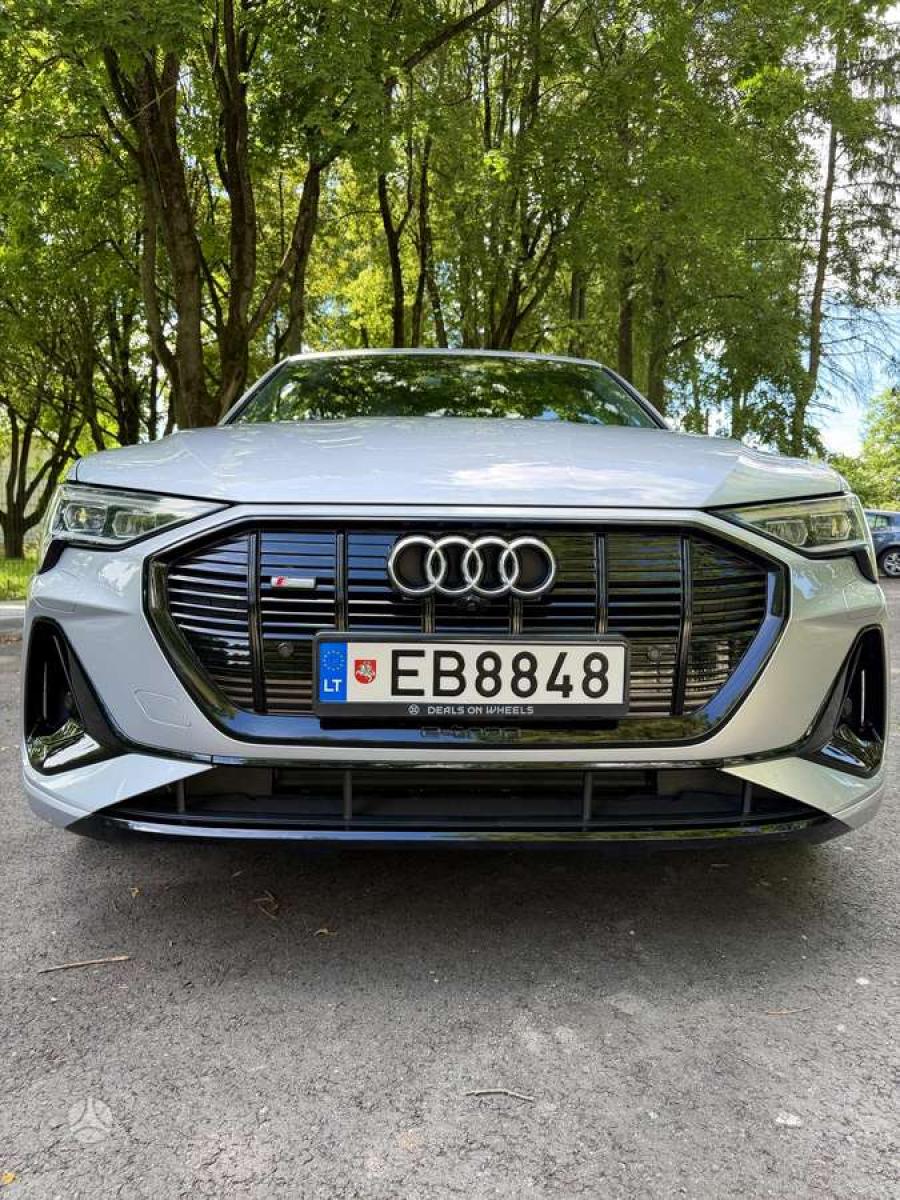 Серый Ауди E-Tron 2020 в Каунас, объемом двигателя 0.00 л и пробегом 69 тыс. км за 34485 €, фото 5 на AUTOMOTO.COM.LV