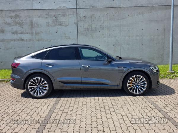 Grey Audi E-Tron 2020 in Viljandi, with an engine capacity of 0.00 L and mileage of 78 thousand km for 34999 €, photo 6 on AUTOMOTO.COM.LV