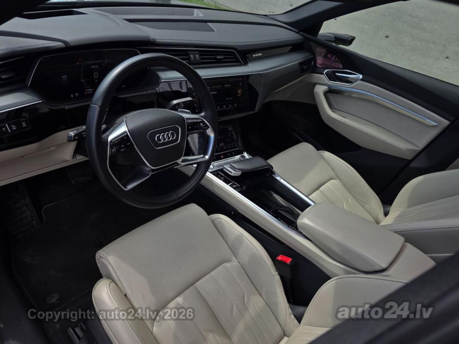 Pelēks Audi E-Tron 2020 Viljandi, ar dzinēja tilpumu 0.00 L un nobraukumu 78 tūkst. km par 34999 €, foto 11 vietnē AUTOMOTO.COM.LV