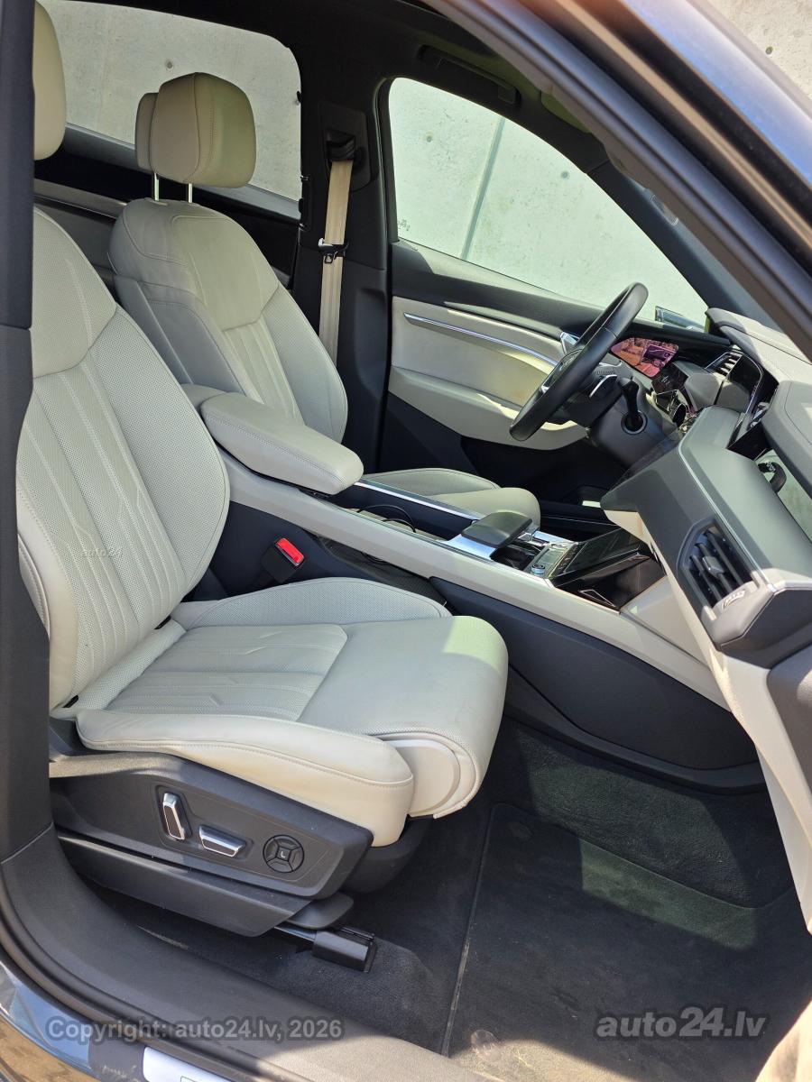 Pelēks Audi E-Tron 2020 Viljandi, ar dzinēja tilpumu 0.00 L un nobraukumu 78 tūkst. km par 34999 €, foto 15 vietnē AUTOMOTO.COM.LV