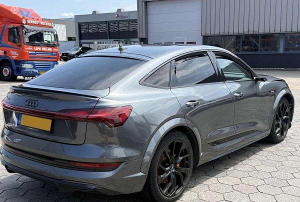 Pelēks Audi E-Tron 2020 Kauņa, ar dzinēja tilpumu 0.00 L un nobraukumu 70 tūkst. km par 22700 €, foto 4 vietnē AUTOMOTO.COM.LV