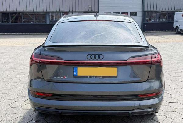 Pelēks Audi E-Tron 2020 Kauņa, ar dzinēja tilpumu 0.00 L un nobraukumu 70 tūkst. km par 22700 €, foto 5 vietnē AUTOMOTO.COM.LV