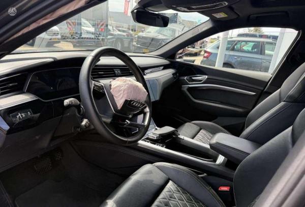 Pelēks Audi E-Tron 2020 Kauņa, ar dzinēja tilpumu 0.00 L un nobraukumu 70 tūkst. km par 22700 €, foto 10 vietnē AUTOMOTO.COM.LV
