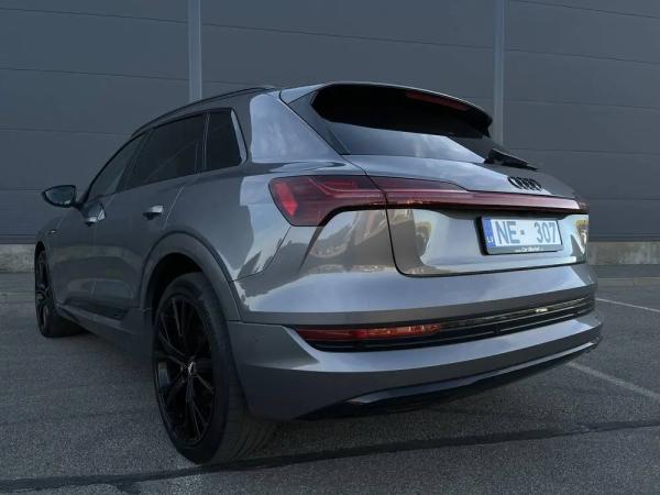 Серый Ауди E-Tron 2020 в Рига, объемом двигателя 0.00 л и пробегом 0 тыс. км за 24900 €, фото 4 на AUTOMOTO.COM.LV