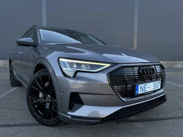 Pelēks Audi E-Tron 2020 Rīga, ar dzinēja tilpumu 0.00 L un nobraukumu 0 tūkst. km par 24900 €, foto 2 vietnē AUTOMOTO.COM.LV