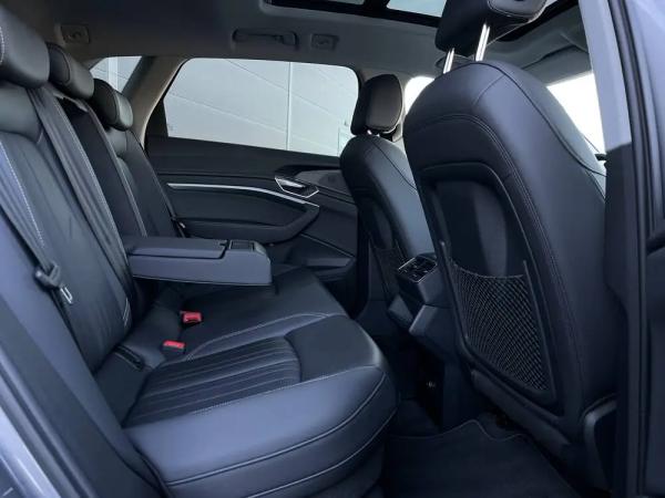 Pelēks Audi E-Tron 2020 Rīga, ar dzinēja tilpumu 0.00 L un nobraukumu 0 tūkst. km par 24900 €, foto 7 vietnē AUTOMOTO.COM.LV