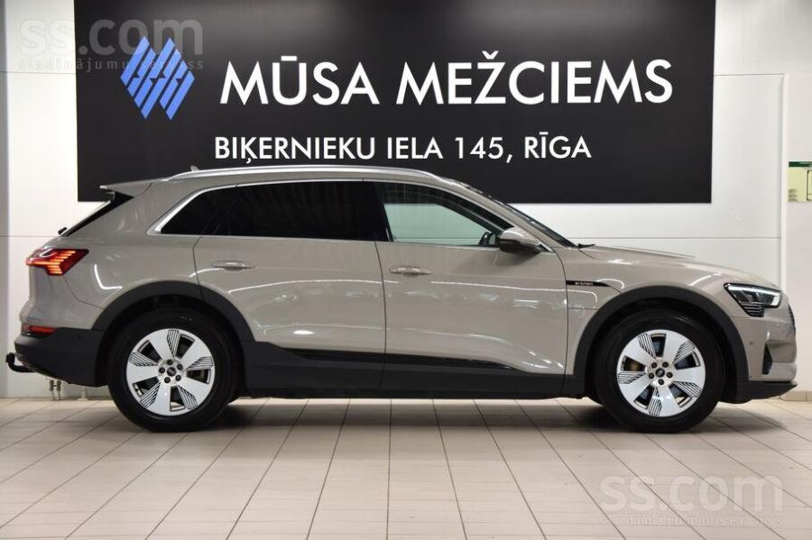 Grey Audi E-Tron 2020 in Riga, with an engine capacity of 0.00 L and mileage of 97 thousand km for 28990 €, photo 5 on AUTOMOTO.COM.LV