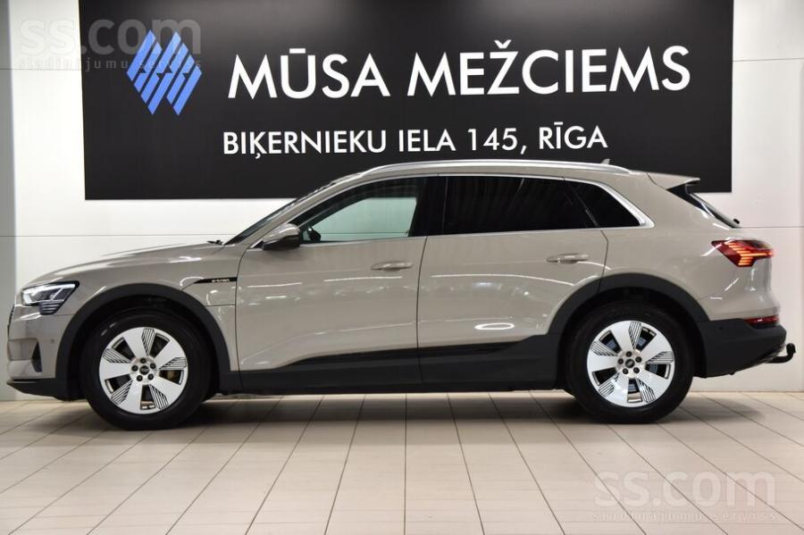Grey Audi E-Tron 2020 in Riga, with an engine capacity of 0.00 L and mileage of 97 thousand km for 28990 €, photo 6 on AUTOMOTO.COM.LV